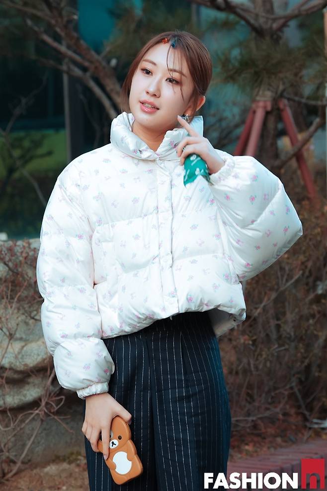 전유진 뜨거운 질주 트롯스타 위클리 1위 러블리한 숏패딩 출근룩 패션엔