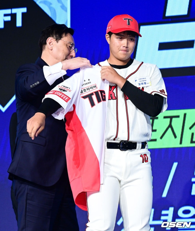 2025 Kia 1라운더 로컬 보이 김태형 Kbo 역사 최고 재능 투수 등번호 달았다스프링캠프서 첫 불펜 투구 소화