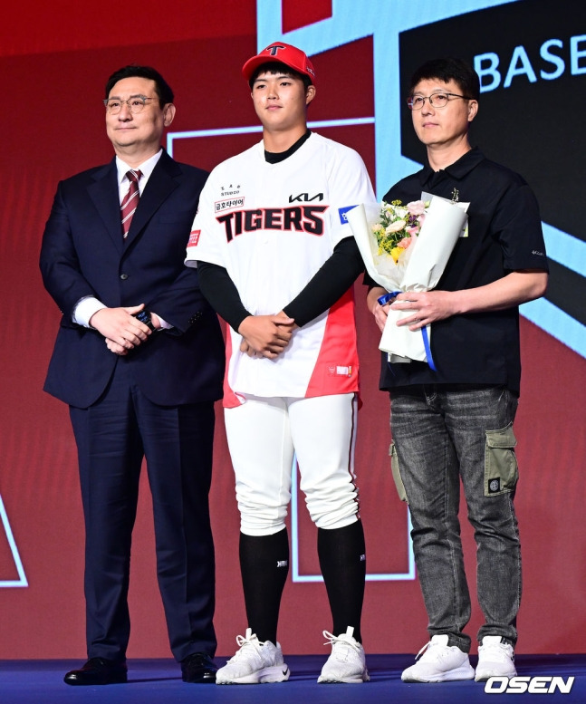 2025 Kia 1라운더 로컬 보이 김태형 Kbo 역사 최고 재능 투수 등번호 달았다스프링캠프서 첫 불펜 투구 소화