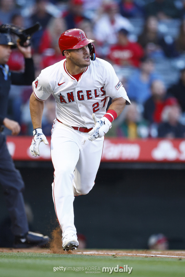 트라웃↔바윗주 혹은 콜↔스킨스 충격의 돈치치 트레이드 Mlb에서 일어난다면