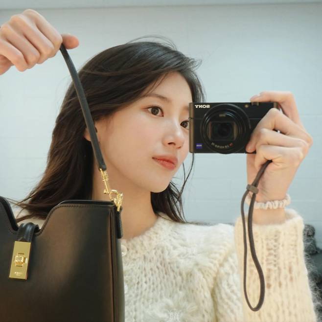 수지가 들어 난리난 셀린느 신상백 정보 웰니스라이프