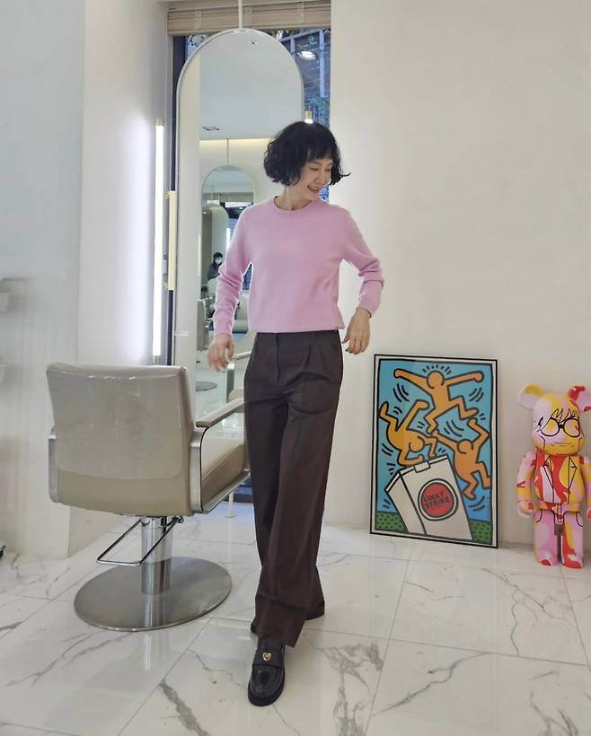 채시라 10년은 어려 보여 러블리한 곱슬머리 변신 핑크and브라운 조화 이룬 세련美 뷰티는 내운명