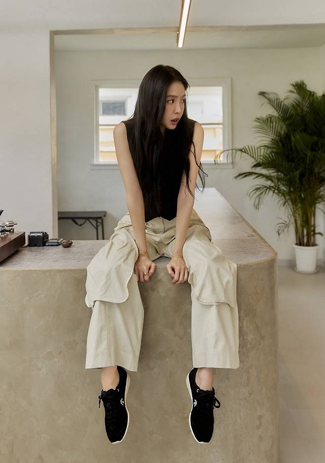 손나은, 168Cm 46Kg 사복 아이콘! 일상이 더 예쁜 스포츠웨어 블록코어룩 | 패션엔