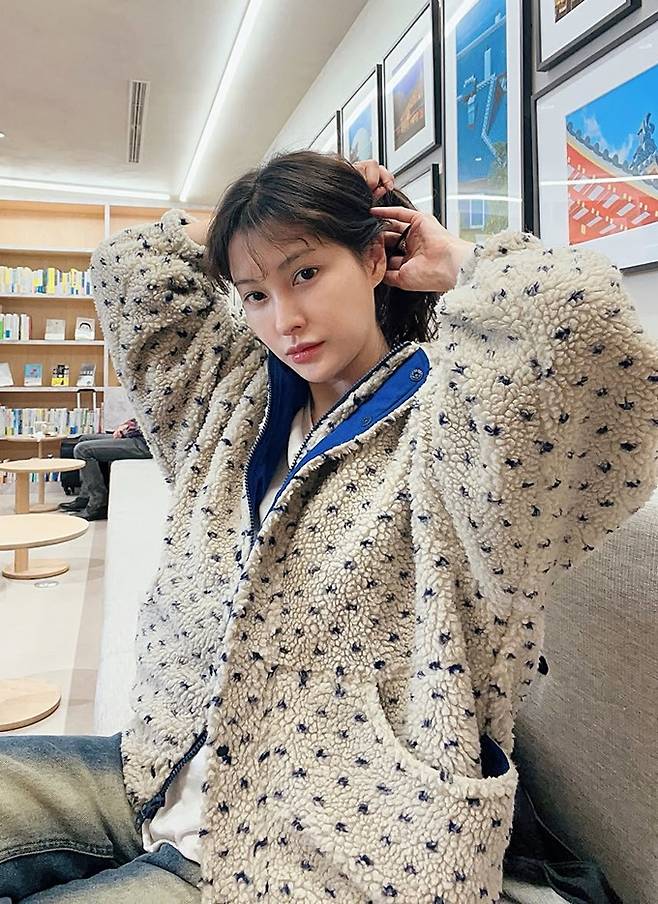 박규리 쉼을 위한 일본 Go 대충 툭 힙한 털털미 시어링 재킷 여행룩 패션엔