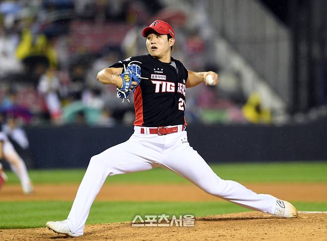 프로 13년차에 연봉 4000만원 Kia 김사윤 뒤늦은 재계약 실력으로 이겨내야
