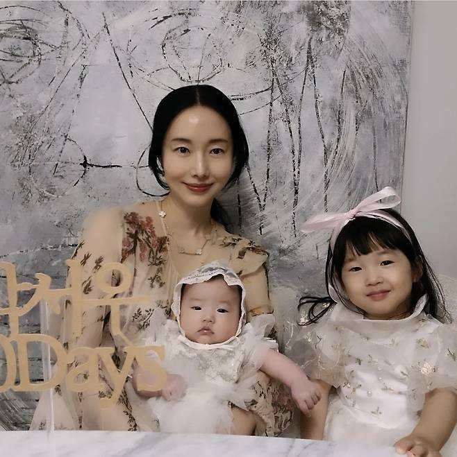 ♥3살 연하 의사와 결혼 194억 건물 매입한 여배우 시스루 파티룩 대본은 내운명