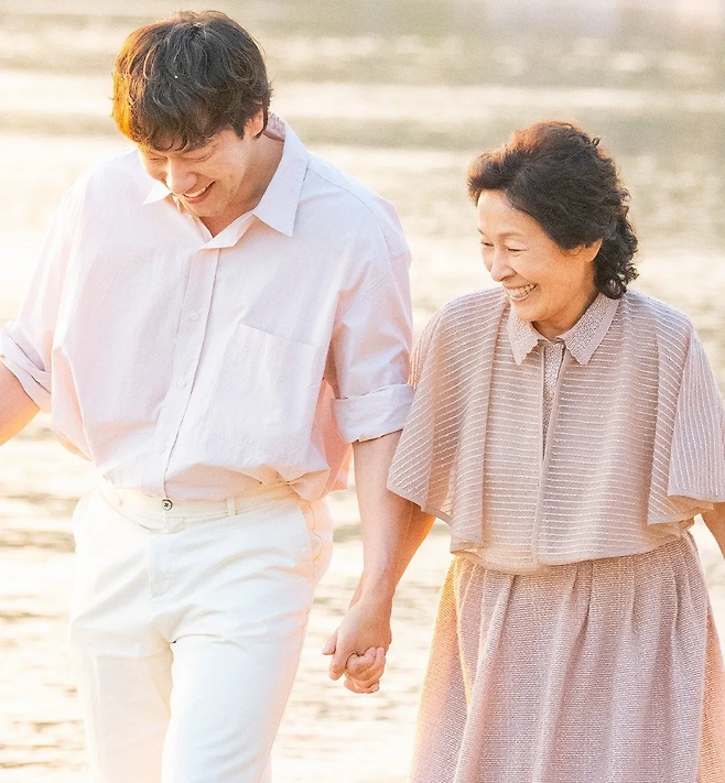 무려 42살 차이 한국 연예계 최고의 나이차 자랑하는 부부라는 남녀 필더무비