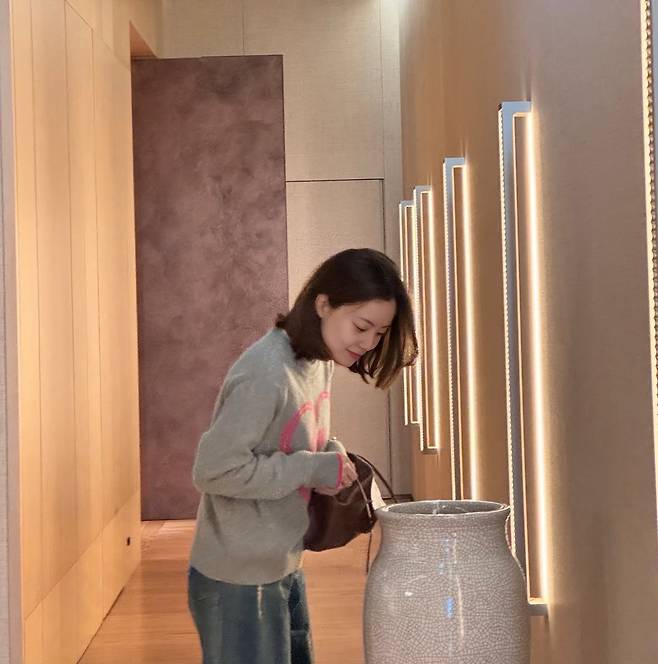 자유를 앞 둔 38세 여배우의 꾸안꾸 일상룩 투데이 셀럽패션