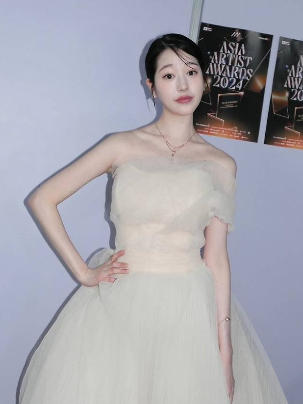 이 집 유전자 대체 뭐야 키 크고 여리여리인형 미모 동생 드레스룩도 완벽한 여배우 스타와 라이프