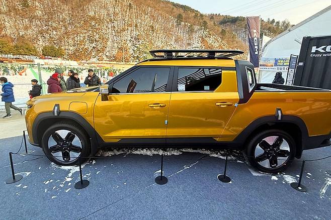 아빠들의 추억이 새록새록 전기차로 돌아온다는 전설의 Suv 실물 포착 토픽트리