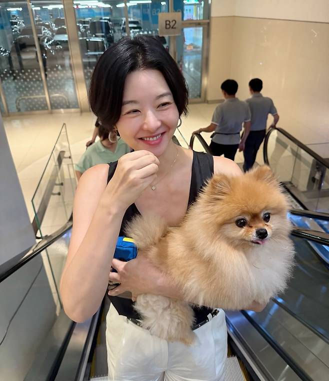11살 딸맘 50세 싱글맘 여배우의 일상 엄마룩 투데이 셀럽패션