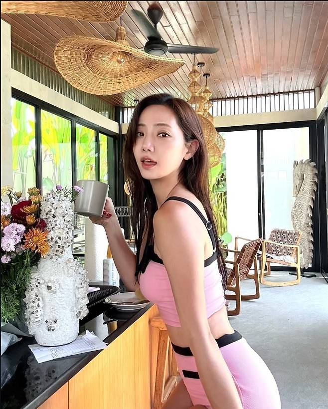 정순주 아나 발리서 수영하고 쉬고 복근 드러낸 핑크 셋업 바캉스룩 대본은 내운명