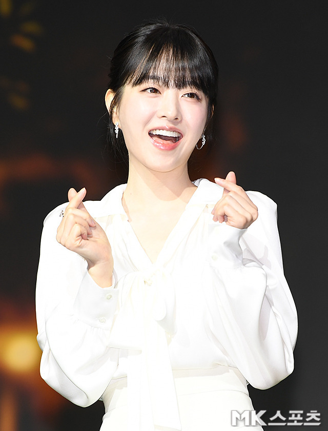 박보영 동대문에 여신 강림 사랑스러운 요정미 눈부신 화이트 미니스커트룩 대본은 내운명