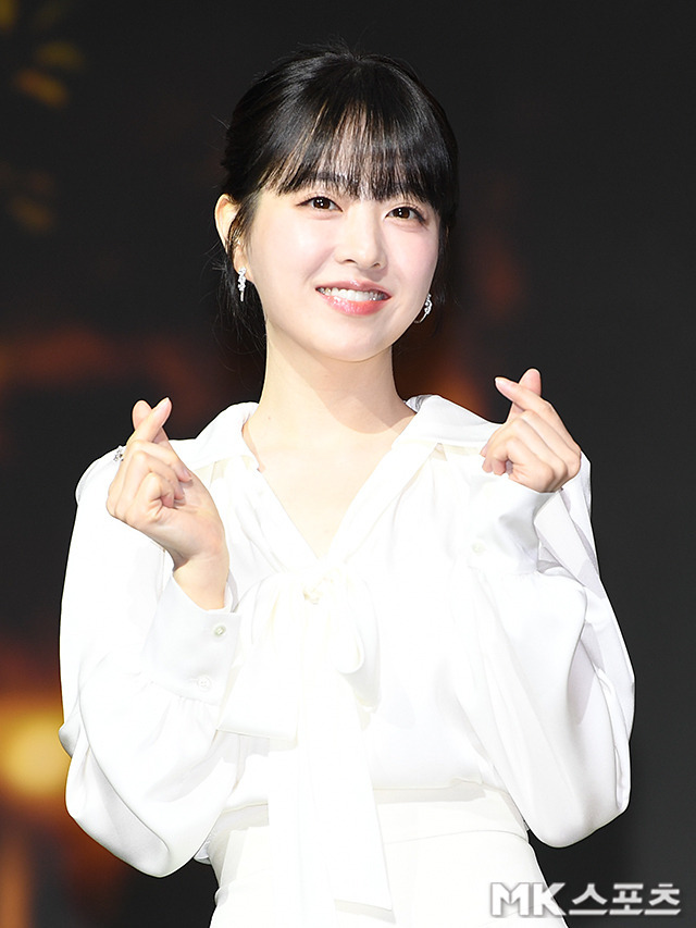 박보영 동대문에 여신 강림 사랑스러운 요정미 눈부신 화이트 미니스커트룩 대본은 내운명
