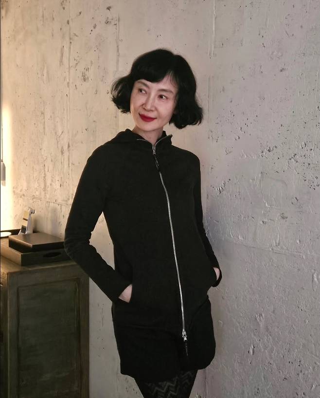 채시라 10년은 젊어 보여 미모의 50대 똑 단발 싹둑 자른 초동안 쇼츠룩 뷰티는 내운명