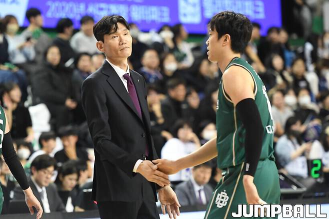 ‘6강 조준 완료 스펠맨 앞세워 승리한 김주성 감독 분위기가 달라졌다”