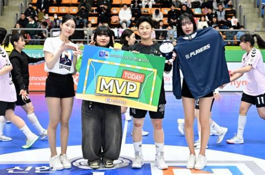 여자 핸드볼 Sk슈가글라이더즈 극적인 역전승으로 10연승 달성