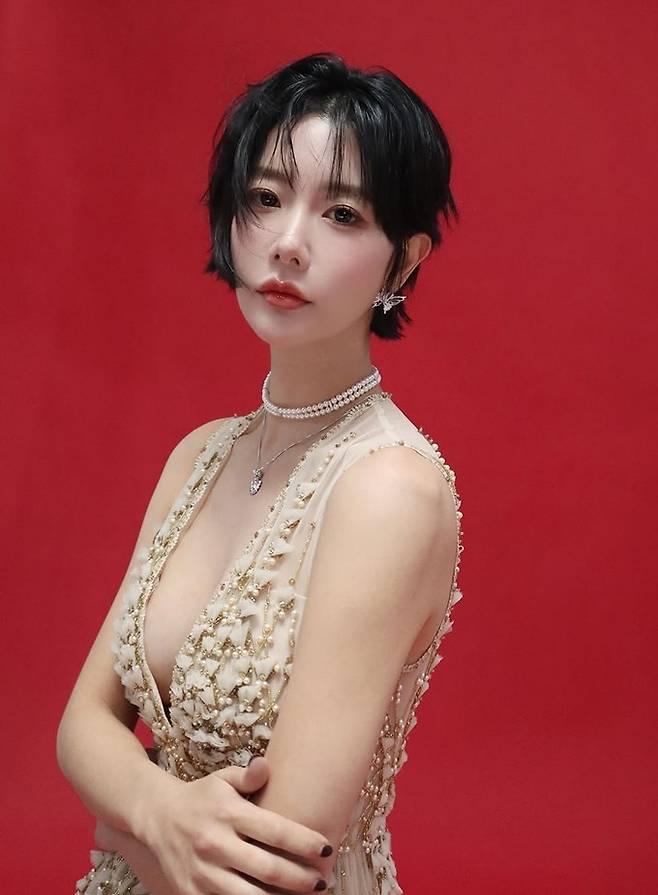 클라라 Ai인형 인줄 애니 뚫고 나온 대륙의 여신 클리비지 시스루 드레스룩 패션엔