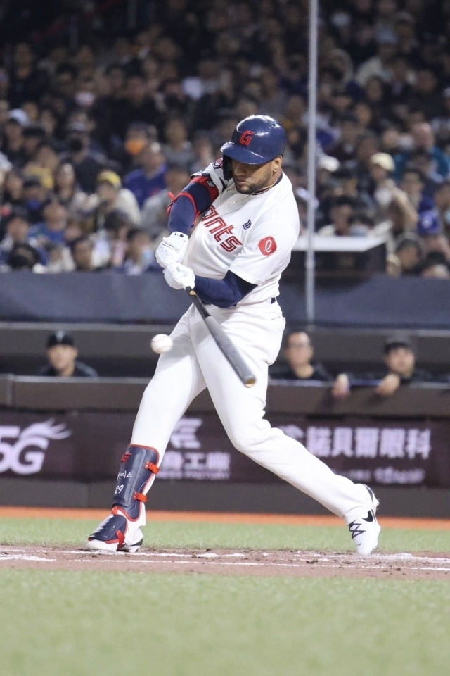 롯데에 Abs를 탑재한 스위치히터가 있다kia 서건창 넘어선 이 남자 Kbo 안타 역사 또 바꾸나