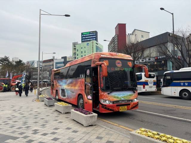 광주서 ‘탄핵 반대 외친 보수 단체 광주까지 깨어나면 끝나”