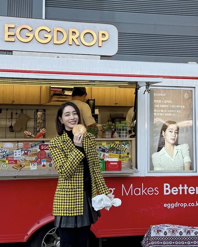 이민정 42세 여전한 동안미모 트위드 입었다가 하이틴 여주 비주얼 뚝딱 미니스커트룩 대본은 내운명