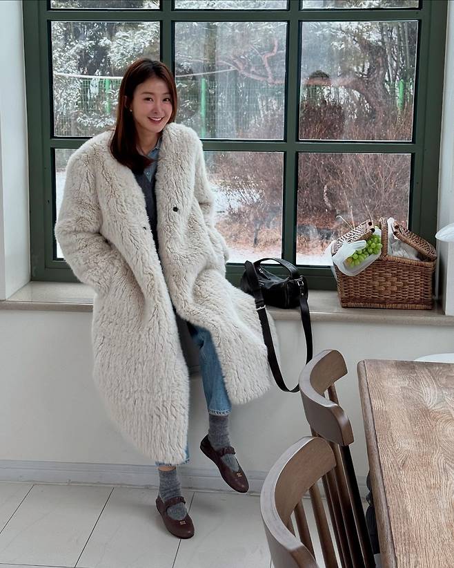 이시영 42살 맞아 명품 패션으로 우아미 뽐내 스타픽
