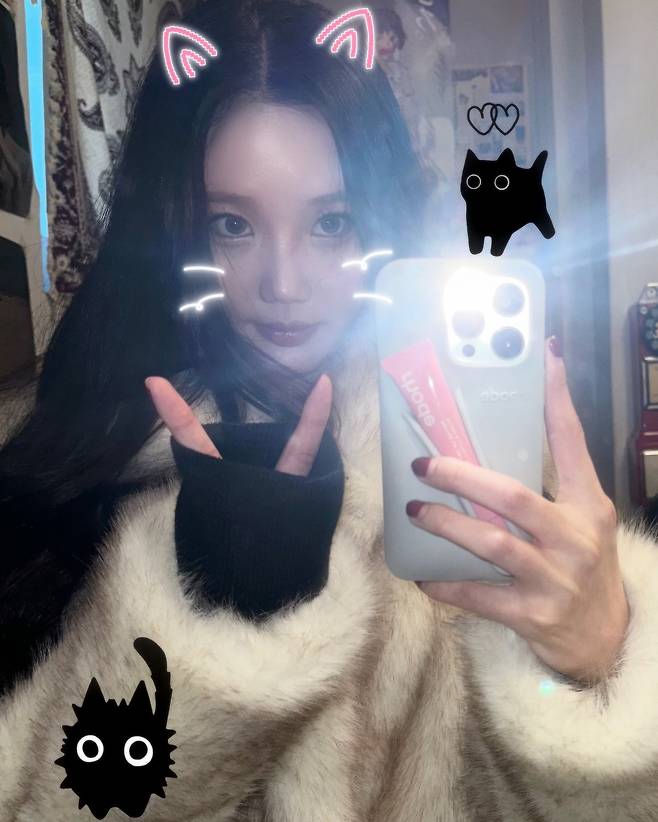 모모랜드주이 퍼자켓 걸치고 확 달라진 미모 스타픽