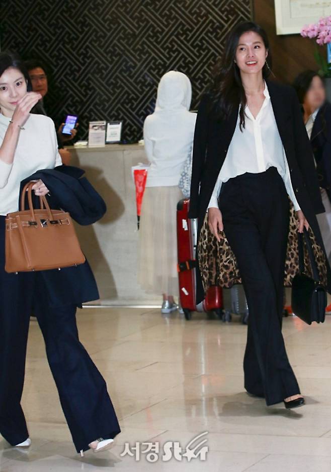 10년 지나도 레전드 박수진 둘째 임신 중 결혼식 와서 레전드 하객룩 남긴 여배우 투데이 셀럽패션