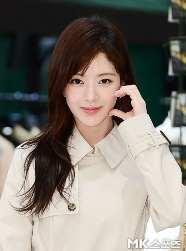 노정의 ‘넷플릭스의 딸의 클래스164cm 우아한 트렌치룩 명품관 접수