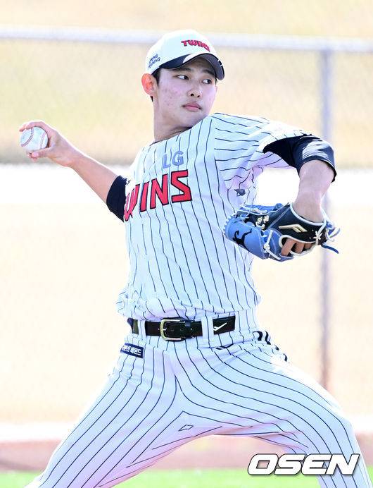 52억 FA 마무리, 발목 부상→개막전 불발?…염갈량, 왜 156km 신인을 임시 마무리 후보로 언급했을까
