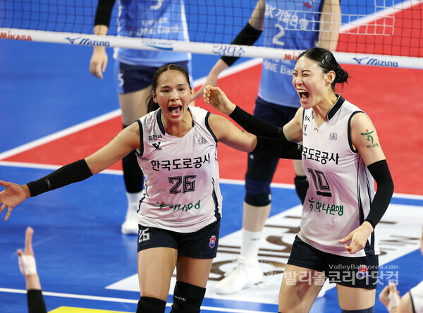 삼각편대 타나차 강소휘 니콜로바 47점 합작 한국도로공사 승리 Ibk기업은행은 5연패 수렁