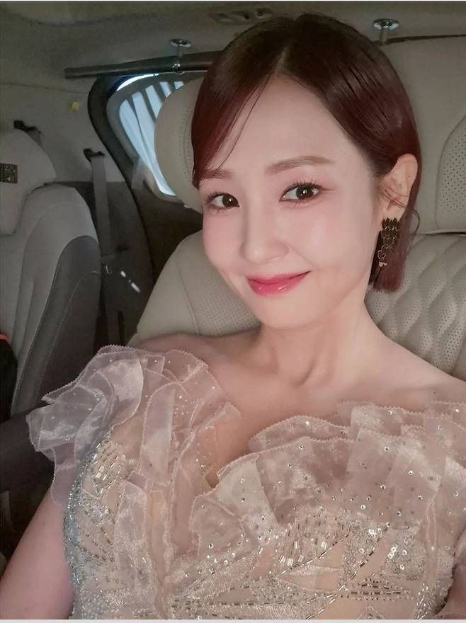 오정연 아찔하게 내려간 오프숄더 여리여리 직각어깨s라인 드레스룩으로 시선 강탈 스타와 라이프