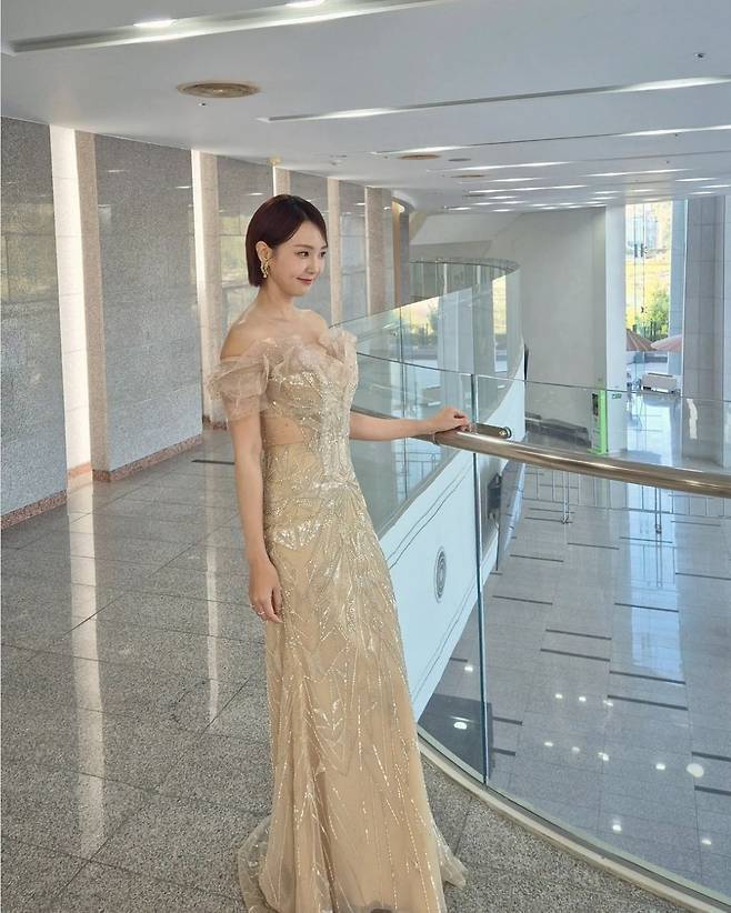 오정연 아찔하게 내려간 오프숄더 여리여리 직각어깨s라인 드레스룩으로 시선 강탈 스타와 라이프