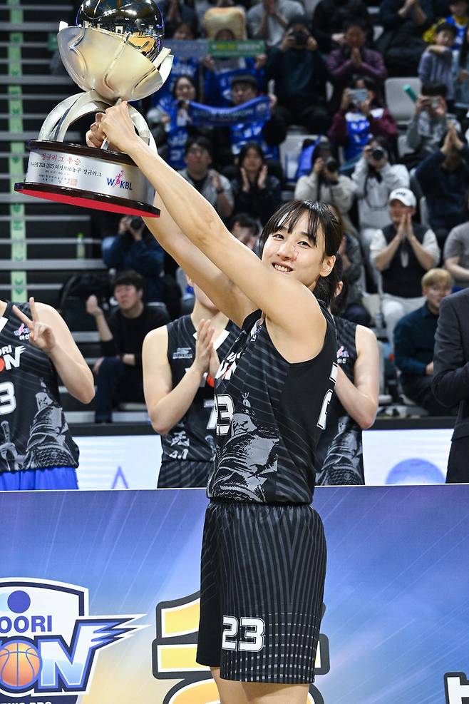 Wkbl 시상식 우리은행 정규리그 우승 이끈 김단비 통계 부문 시상 싹쓸이