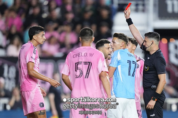 大충격 메시 왜 이랬나코치 목 잡고 주심에게 손가락질→욕설까지 사후 징계 가능성 제기