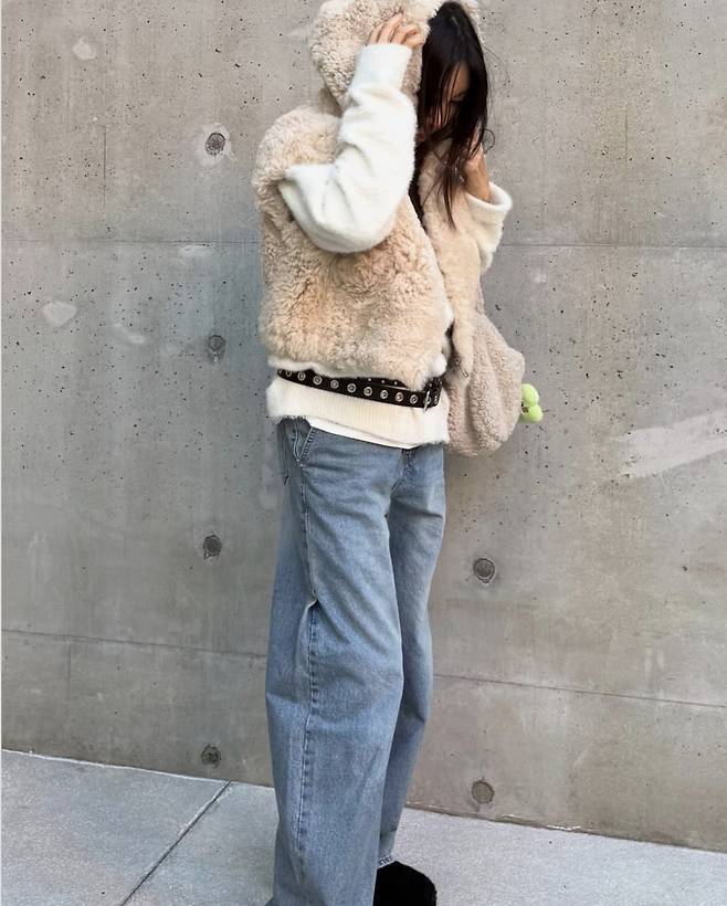 황신혜 홍대를 뛰어넘은 60대 패셔니스타 벨트 2개 편한데 은근 힙한 곰돌이룩 뷰티는 내운명