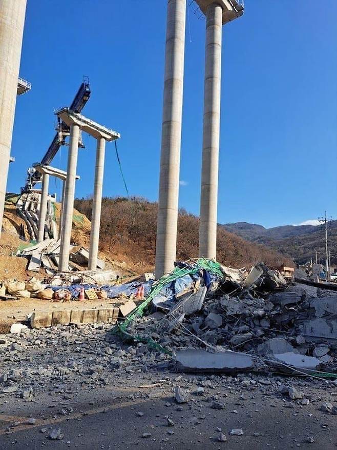 블박영상서울세종고속도로 공사장서 붕괴 사고 에펨코리아