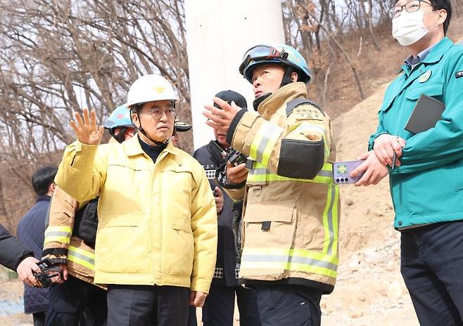 김동연 안성고속도로 사고 현장 도착 매몰된 1명 구조하는 데 만전 기해달라