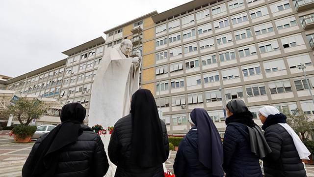 교황 11일째 최장기간 입원…“여전히 위중 의식은 또렷”