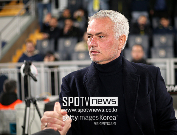 ‘손흥민 지도했던 무리뉴 ‘fifa 징계 위기 인종차별 충격 파문 원숭이처럼 뛰더라”