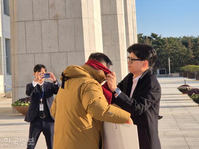 친한계서 아웃된 김상욱 친윤과 관계 회복 시도 중 부담된 듯
