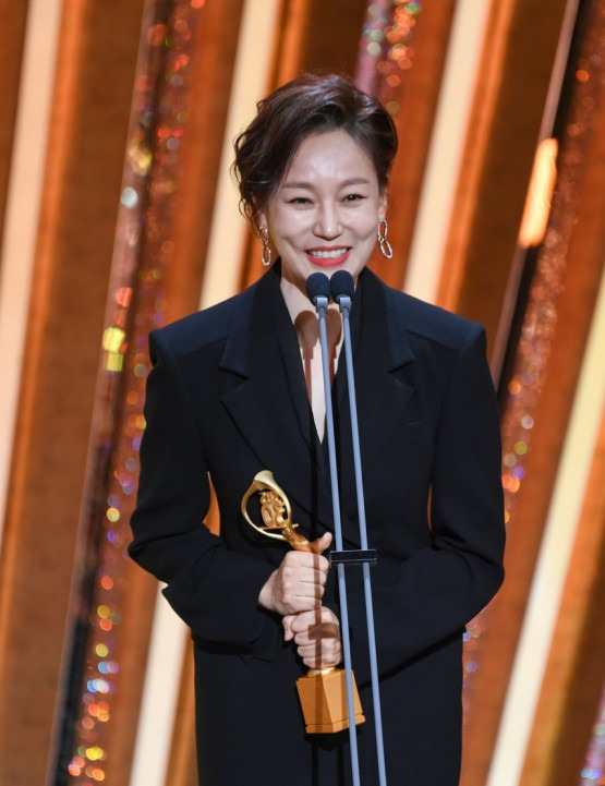 결혼 생각 없다했는데 이미 한번 갔다 왔다”는 돌싱 탑여배우 스포엔 뉴세이