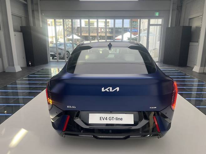 E-GMP 만난 기아 세단, 오! 삼삼한 EV4 | 오토다이어리