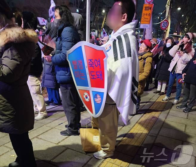 탄핵 인용이면 퍼지 데이넘어선 안될 선 오가는 尹지지자들