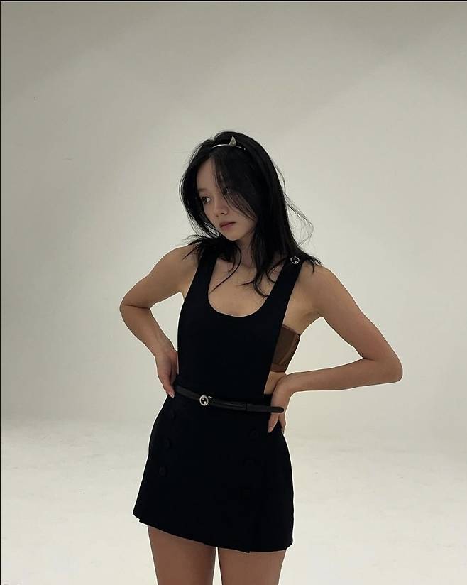 혜리 누가 이렇게 입혔어 멜빵만 딸랑 입은 핫걸 166에 짧아도 너무 짧은 미니룩 뷰티는 내운명