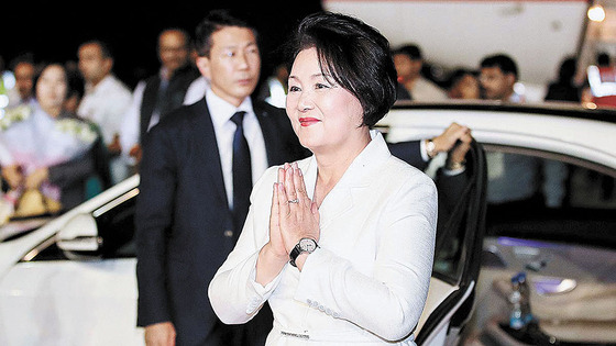 김정숙 여사 수영 잘해 강습 필요 없다檢 불기소 결정서 보니