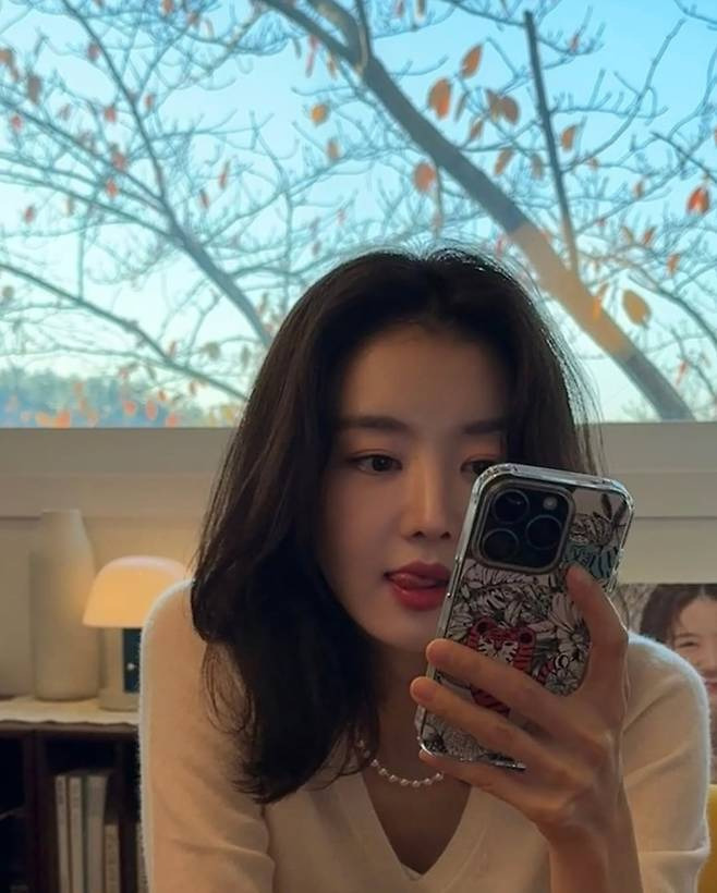 여주인공 돌발 하차 후 긴급 투입 연기상까지 거머쥔 41세 여배우 러블리 외출룩 스타와 패션