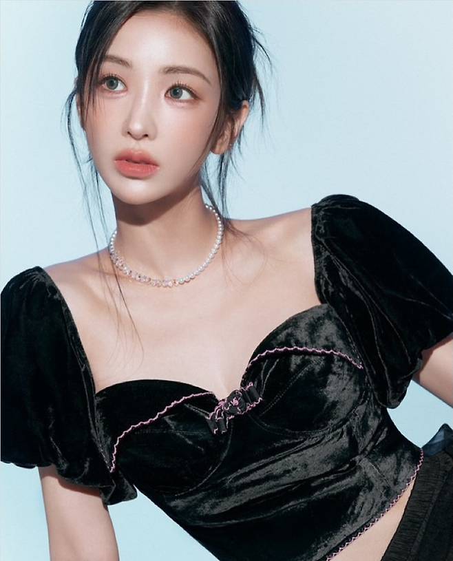 강석우 딸 강다은 강남 여신 디즈니 속으로 고전美 묻어난 벨벳 크롭 롱스커트룩 뷰티는 내운명