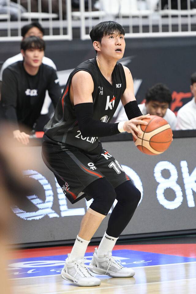 "주눅 들어 안 쏘면 내가 연습한 게 뭐가 되나"…정말 '원 없이 쏜' 문성곤, 팀 내 최고 득점으로 4연승 이끌다 [MD수원]