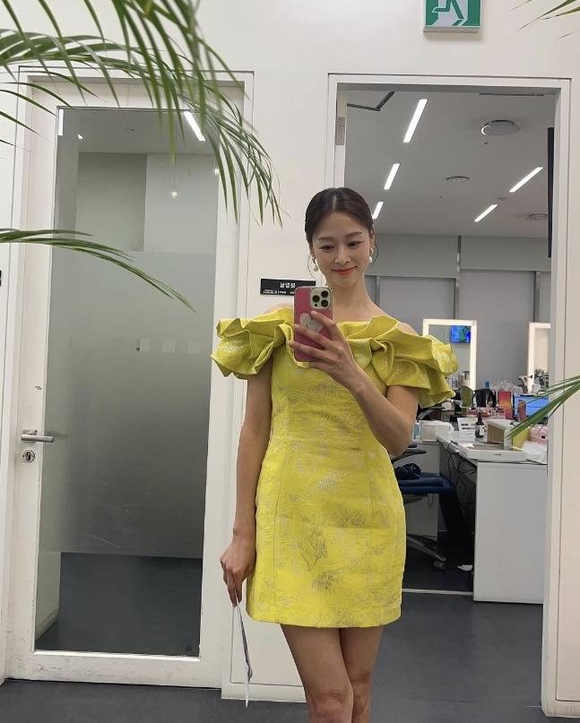 남편 비난 자제 부탁 아이들과 가정을 선택한 여배우 의 화사한 원피스룩 스타와 패션